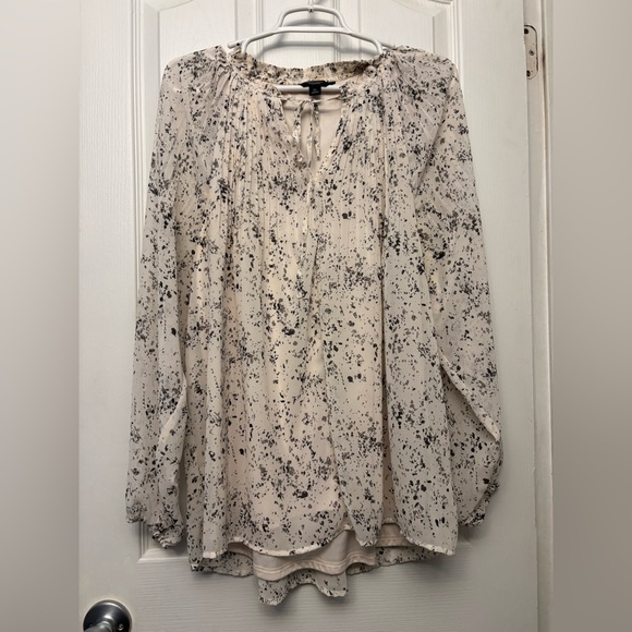 Simply Vera Vera Wang | Tops | Simply Vera Vera Wang Cream Ruffled ...